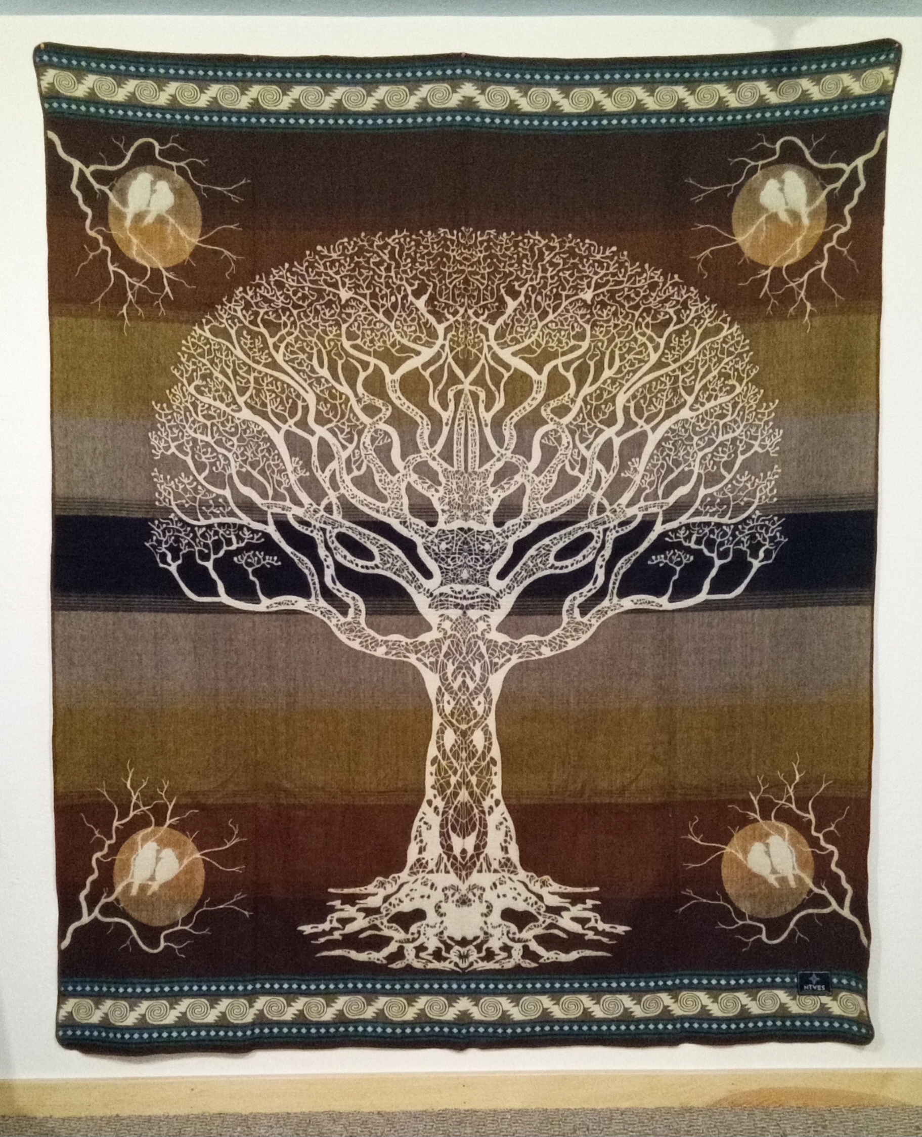 Queen Size. Tree of Life - Historic Totem Village